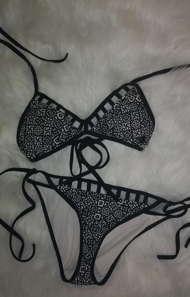 Reef | Swim | Reef S Black White Geo Bikini Swim Suit | Poshmark